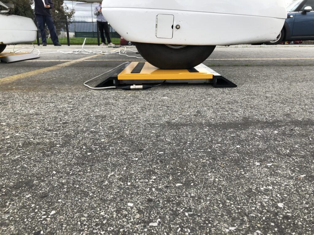 US-AW2432-50K “Air Weigh” Plane Scale (50,000 lb x 10 lb) - USA ...